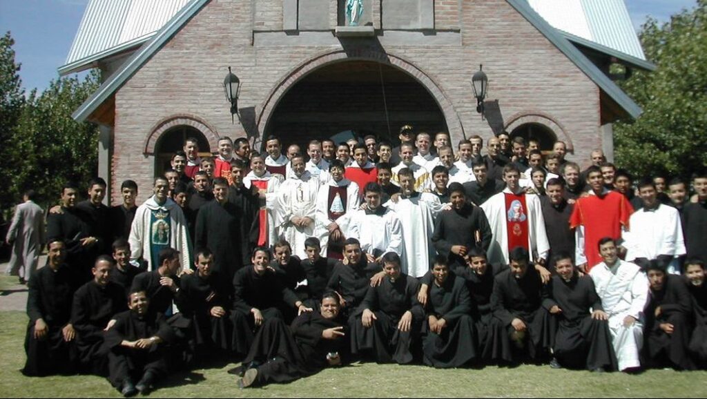 El Instituto del Verbo Encarnado - IVE Priest